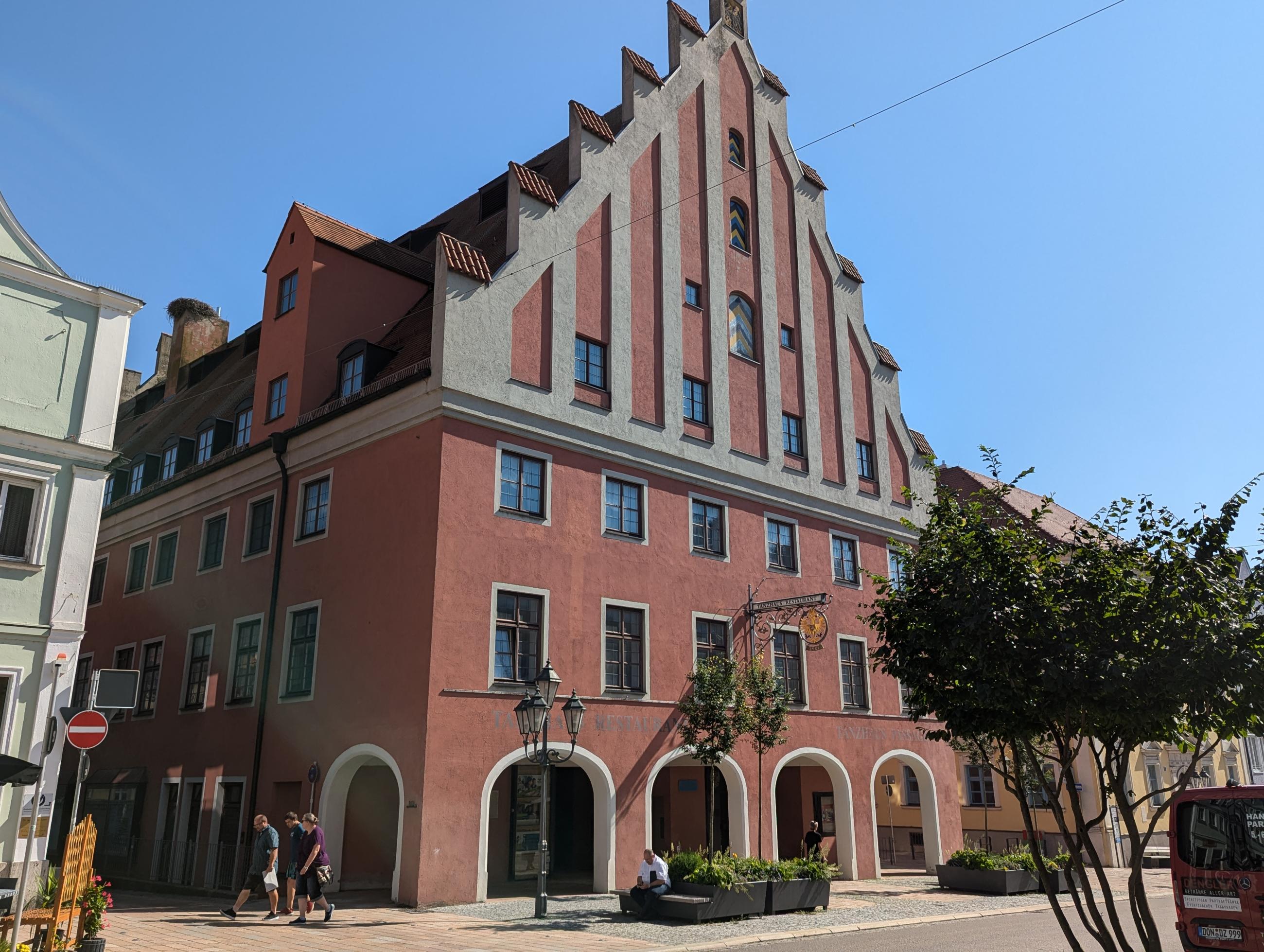 Ausverkauf des Tanzhaus-Inventars|Donauwörth|Donau-Ries-Aktuell